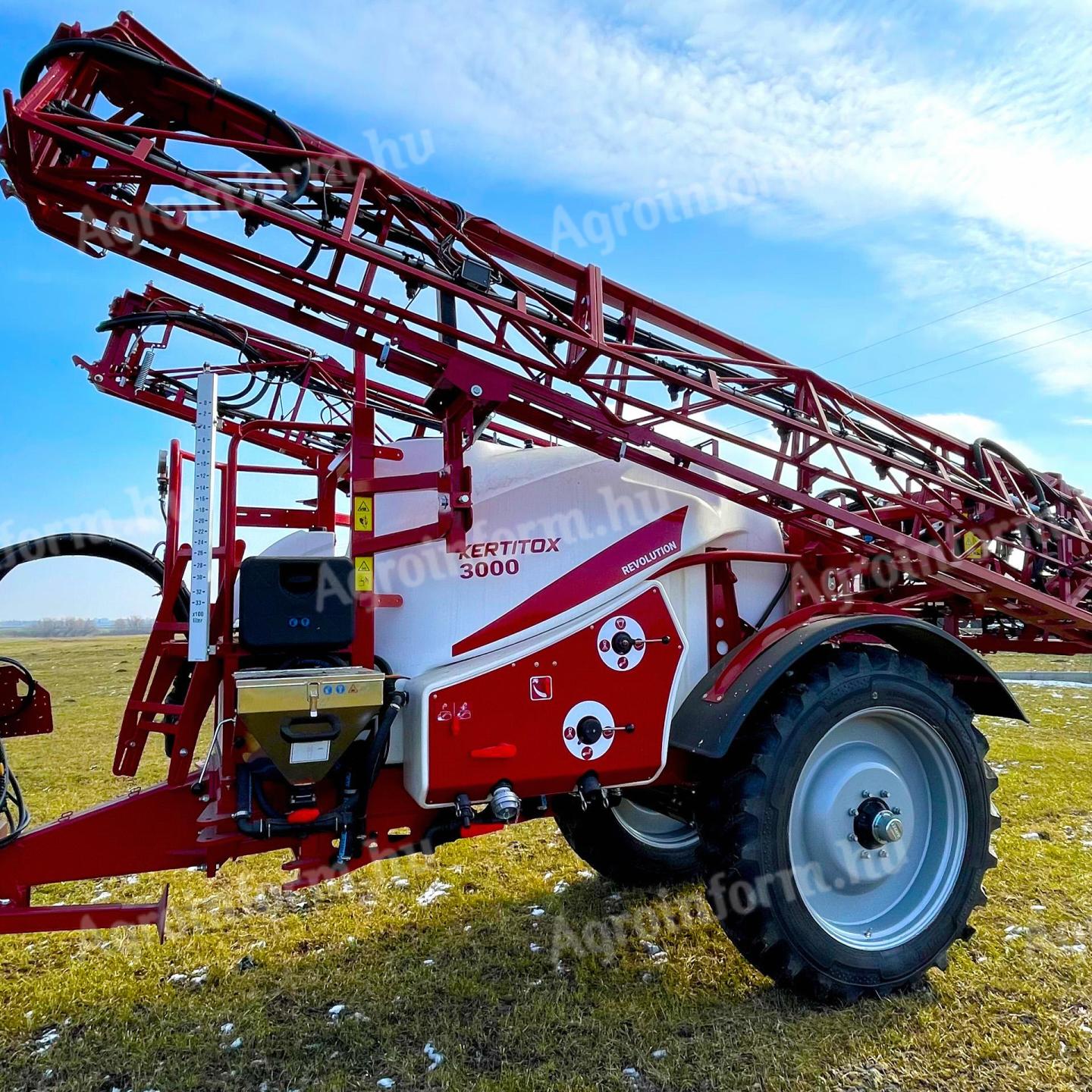 KERTITOX REVOLUTION SZÁNTÓFÖLDI PERMETEZŐGÉP - 3000 / 18 - LÉGRUGÓ ...