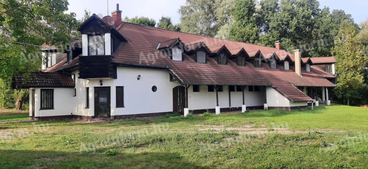 LOVARDA PANZIÓ LOVASBIRTOK TANYA ELADÓ - Bács-Kiskun vármegye 6237 ...