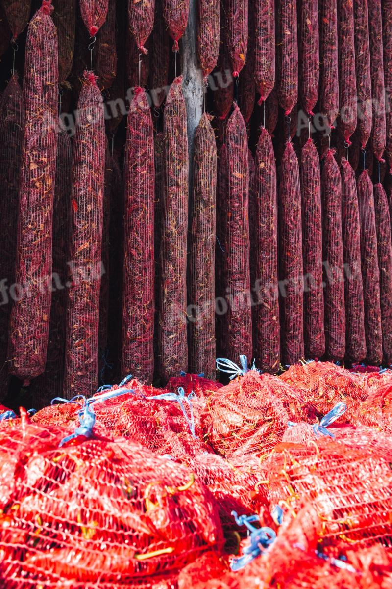 Kézzel szedett fűszerpaprika a Fajszi Paprika Manufaktúrától - Bács ...