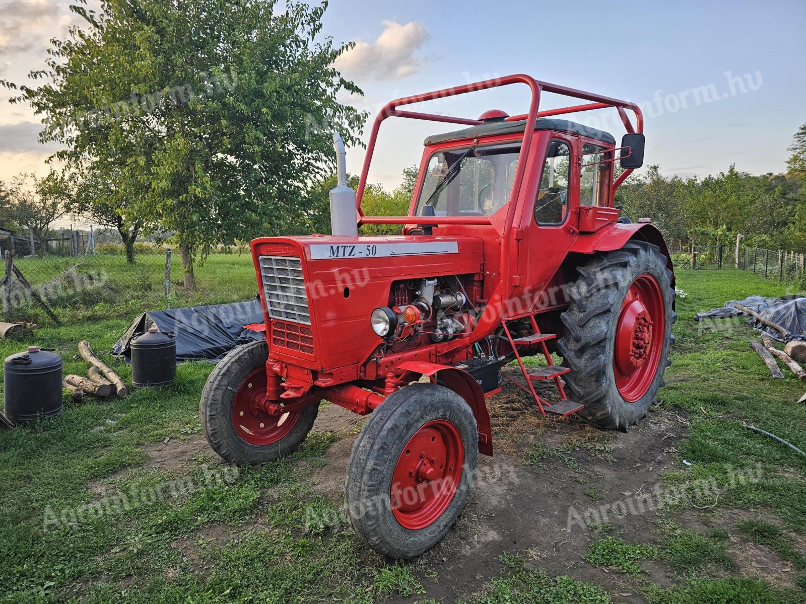1971-es bukókeretes Mtz 50 traktor eladó EPL 3.5 pótkocsijával együtt ...