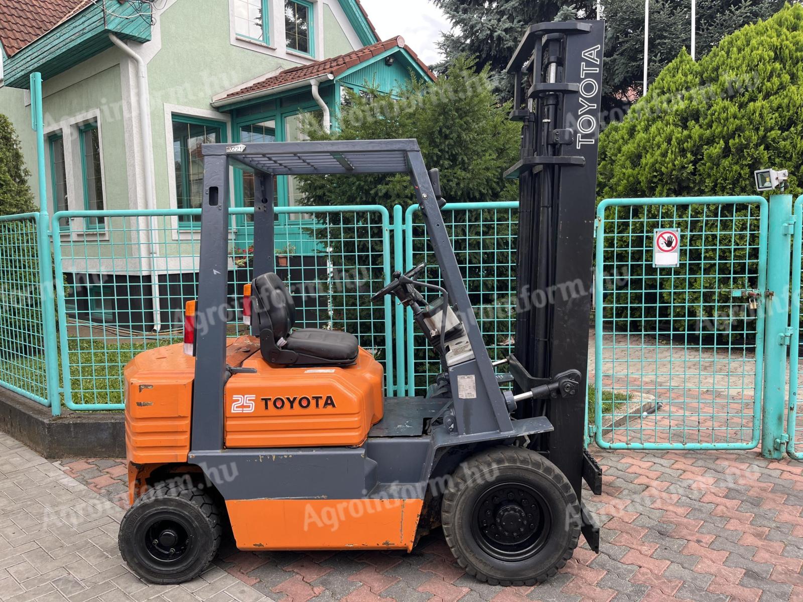 Használt Toyota 5FD20 dízel targonca eladó V-2210 - Pest vármegye 2220 ...